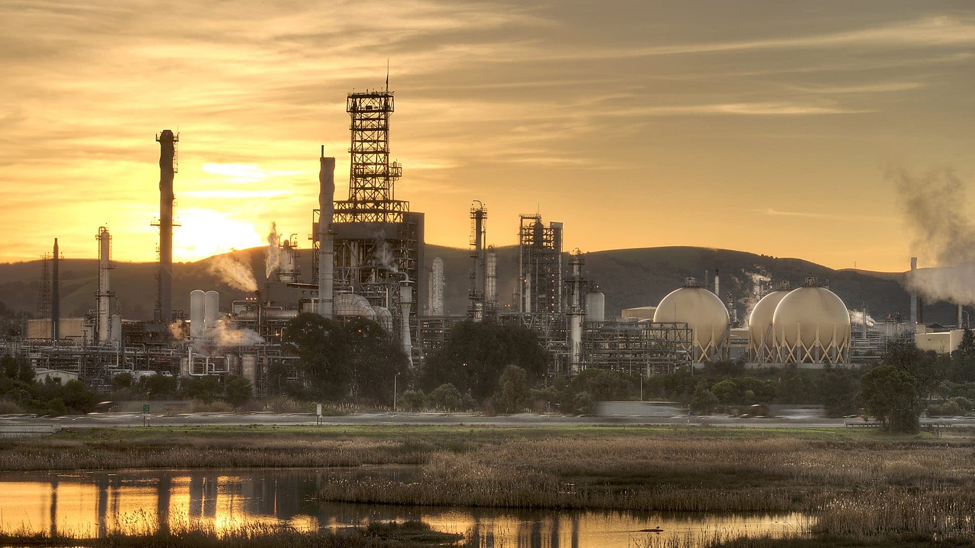 Suit filed against Martinez refinery over toxic releases - Martinez Tribune